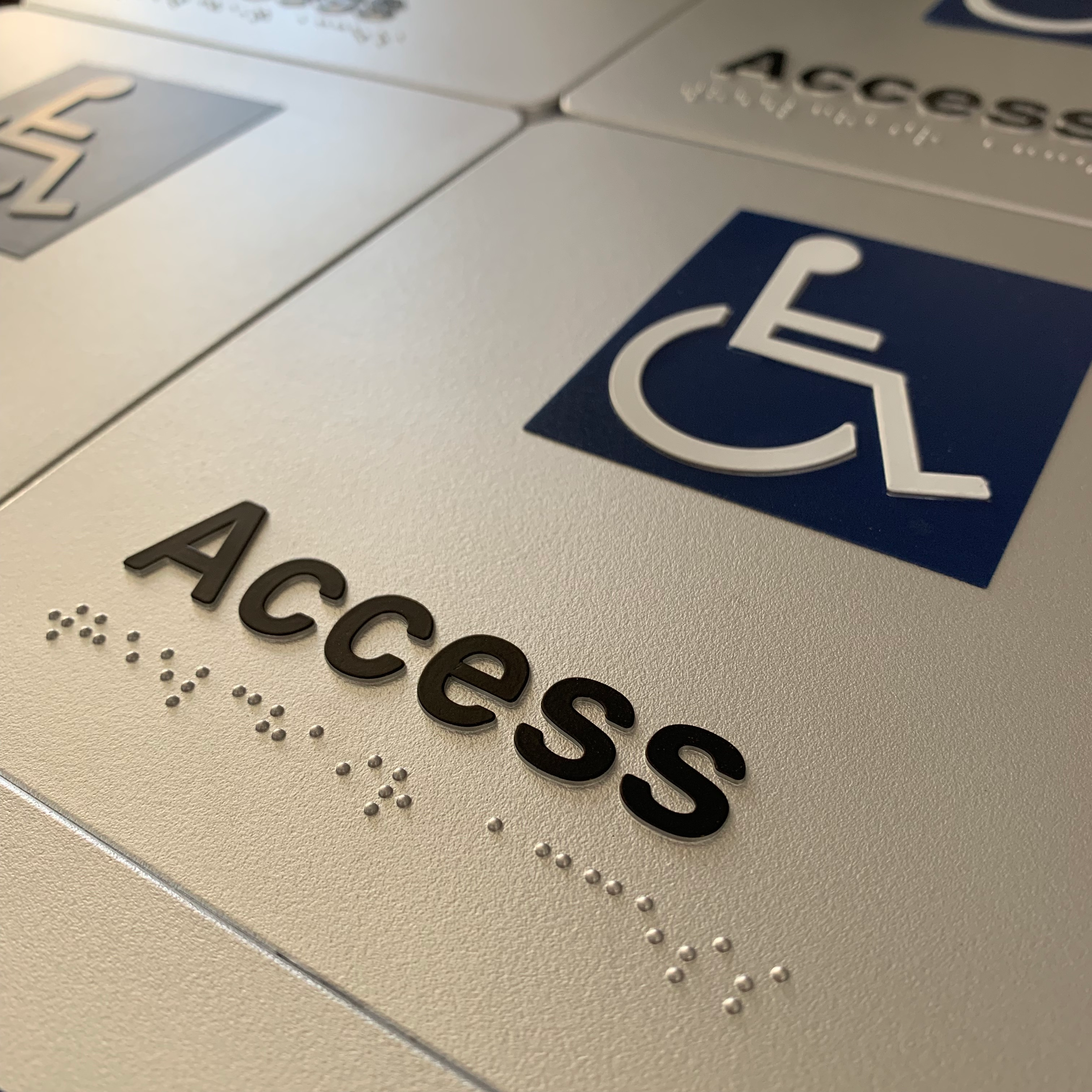 ACCESS SIGNS – Bractile