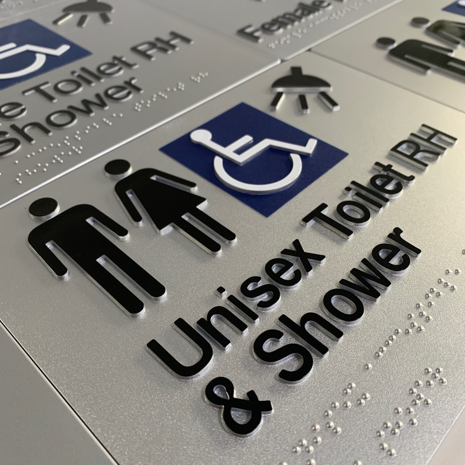 ACCESSIBLE SIGNS – Bractile